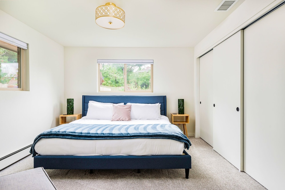 Luxury Home with 8 beds Hot Tub and an Awesome Deck! - Arvada | Vrbo