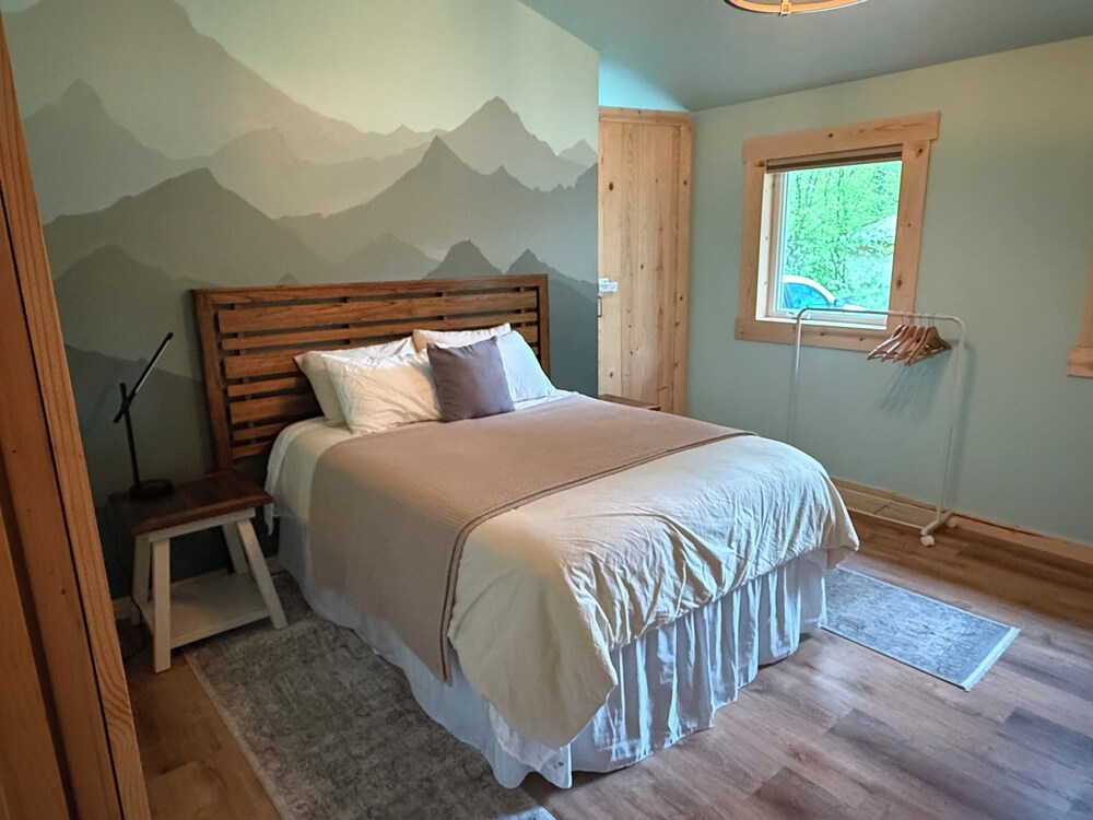 A true Alaskan home, short drive from town, relaxing and cozy in the ...