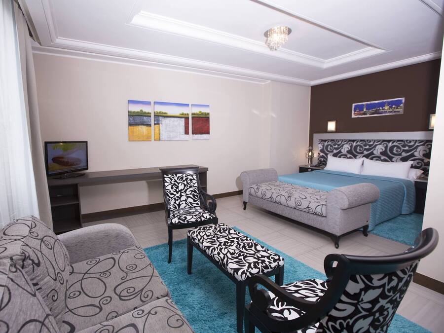 Suite Júnior, 1 cama queen-size e sofá-cama, casa de banho privativa | Roupa de alta qualidade, minibar