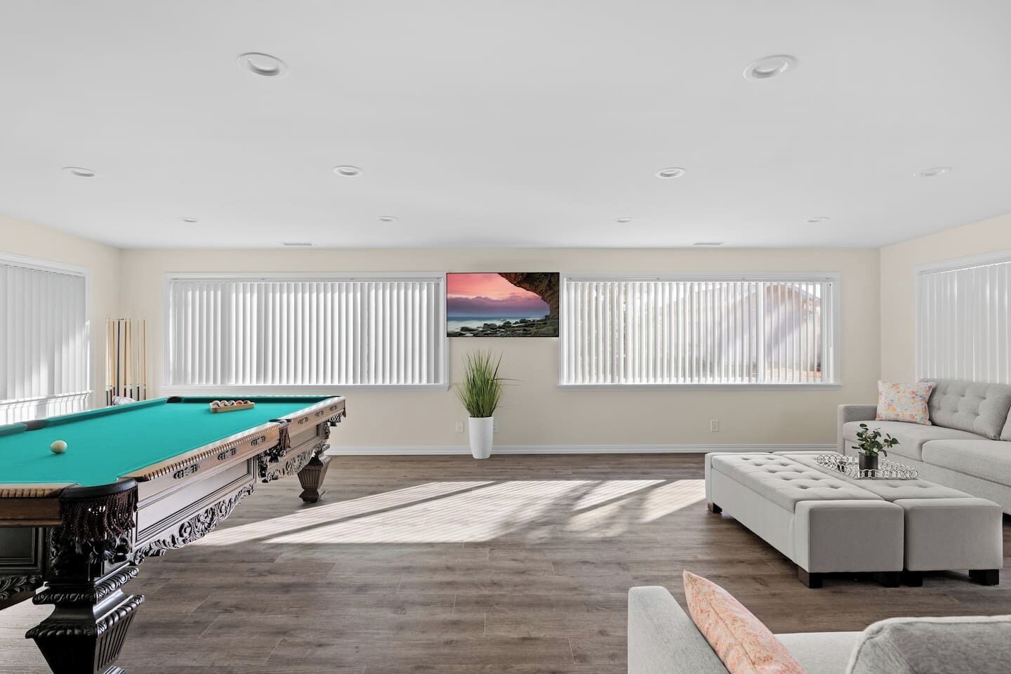 Orchard Oasis: Pool Table|king Beds|en Suite Baths|garage & Driveway Parking - Santa Maria, CA