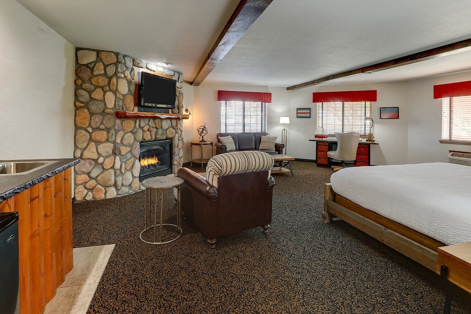 Feel At Home: Extended Cottages & Complimentary Breakfast | 3 Units - Peoria