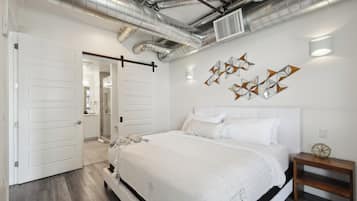 Apartamento em Condomínio Fechado, várias camas, pátio ((R04) 3198 Blake St. Unit 207) | 3 quartos, com decoração personalizada, com mobília individualizada