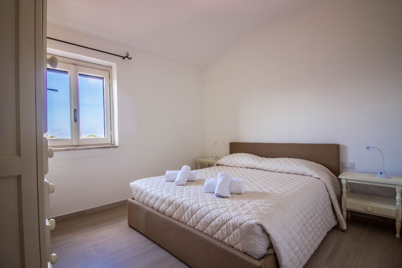 Guesthost - Bright 70m2 Apartment, Able To Accommodate Up To 4 People, Located On The First Floor Of A Quiet Residence (Without Lift).we Are In Porto Rotondo, A Wonderful Seaside Resort In Northern Sardinia, About 7 Minutes From The Wide And Sandy Beache - Golfo Aranci