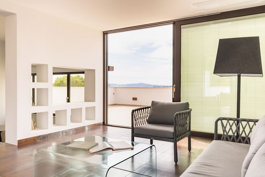 Guesthost - Wonderful Apartment That Accommodates Up To 4 People, On Two Levels And Equipped With All Comforts, Including A Large Terrace Overlooking The City And The Hills. The Accommodation Is Located In A Modern Condominium Complex With A Shared Swimm - Pérouse