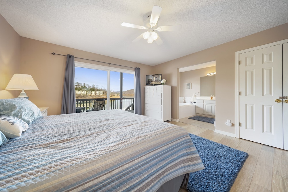 Norris Lake Deerfield Resort golf, winery, community pools, tennis ...