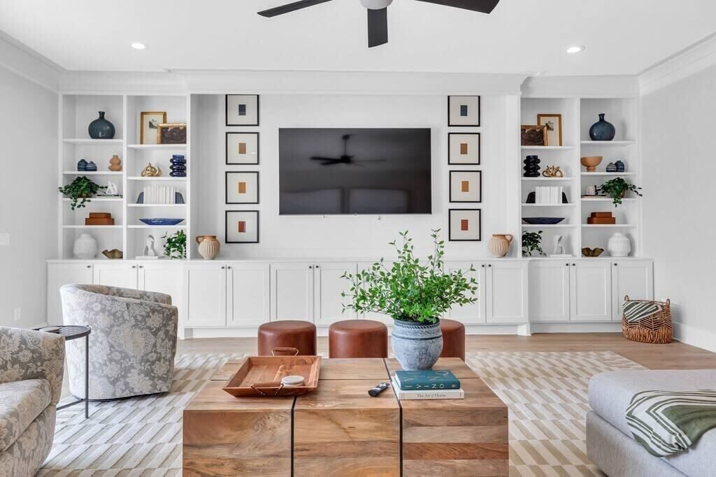 Luxury Massive Townhome, Pool, Elevator, Amenities - Murfreesboro, TN