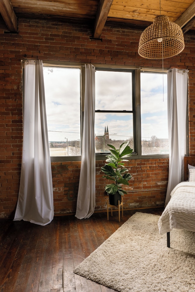 420 Loft Canada Bridge View - Free Parking - Free Wifi - Detroit, MI