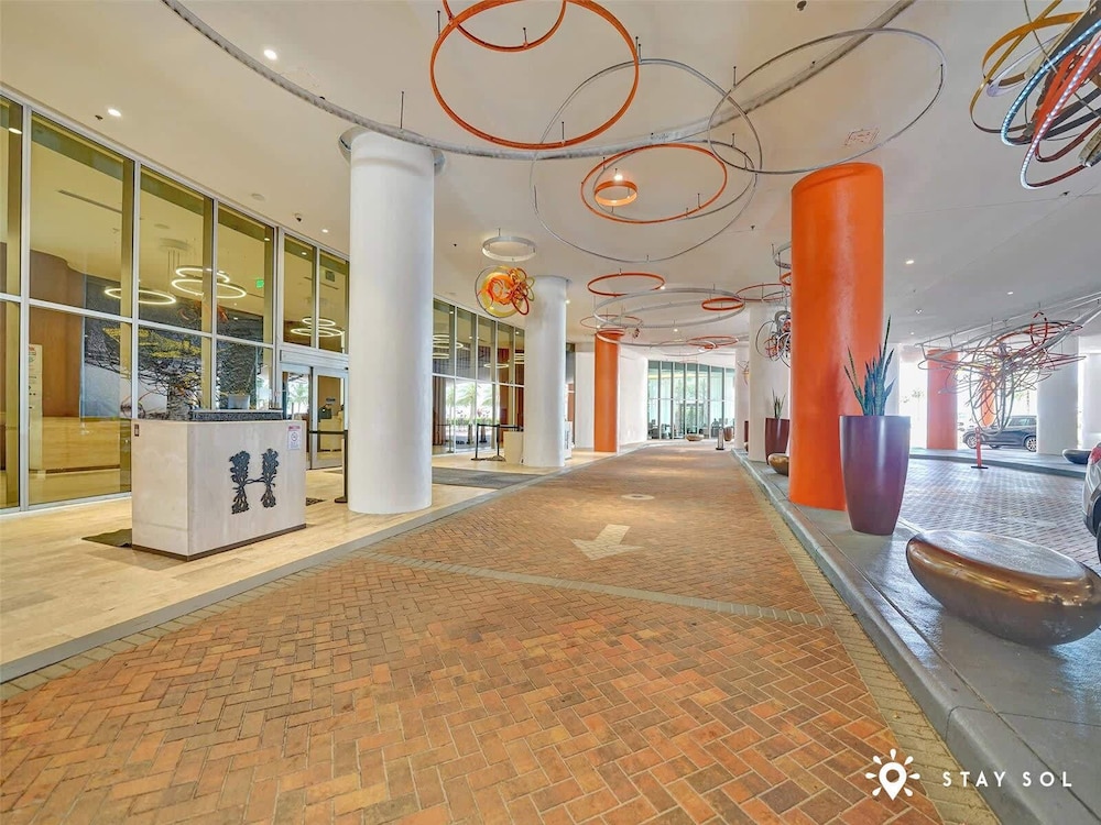 Beach View Luxury: Amazing Pool, Resort Amenities - Hollywood, FL