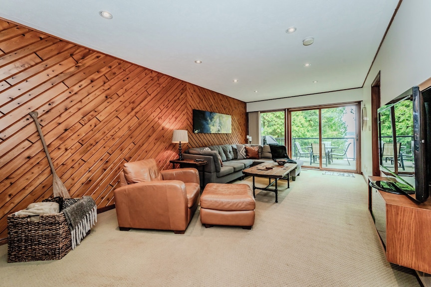 Serene Waterfront Retreat At Tgif Cottage In Colpoy's Bay - Wiarton