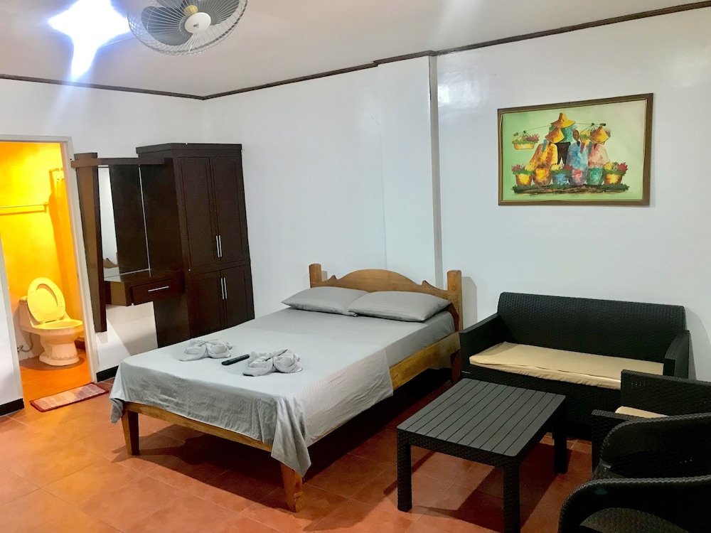 BADLADZ Studio Condo - Puerto Galera | Vrbo