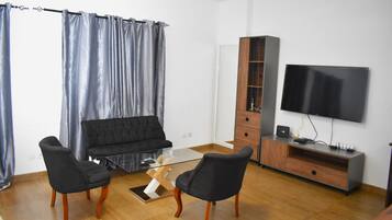 Estúdio Deluxe | Sala de estar | Monitores