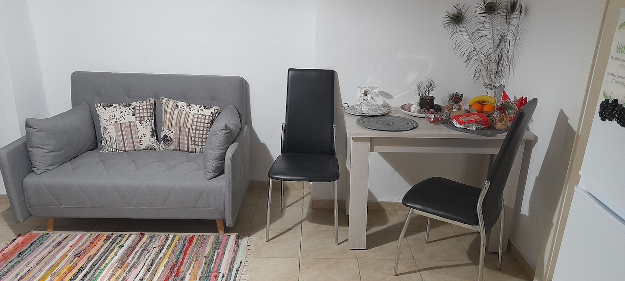 Venetian Garden\nενα μικρό ανεξάρτητο καταφύγιο μέσα και έξω σπό την πόλη . - Grecia