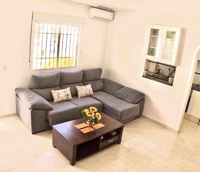 3 Bedroom, 6 Berth Villa In Torrevieja On The Beautiful Costa Blanca Coast - Torrevieja