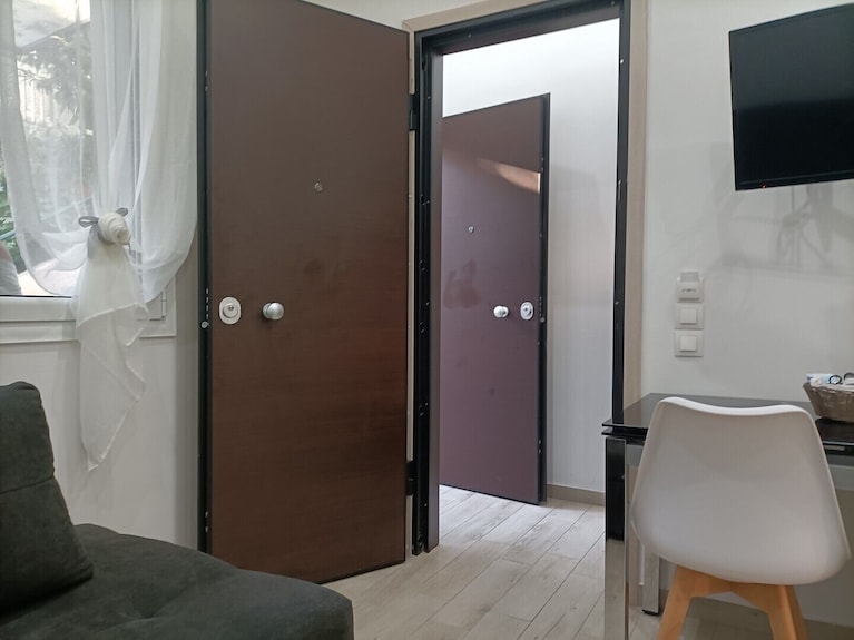 Beautiful Pedestrian - アテネ