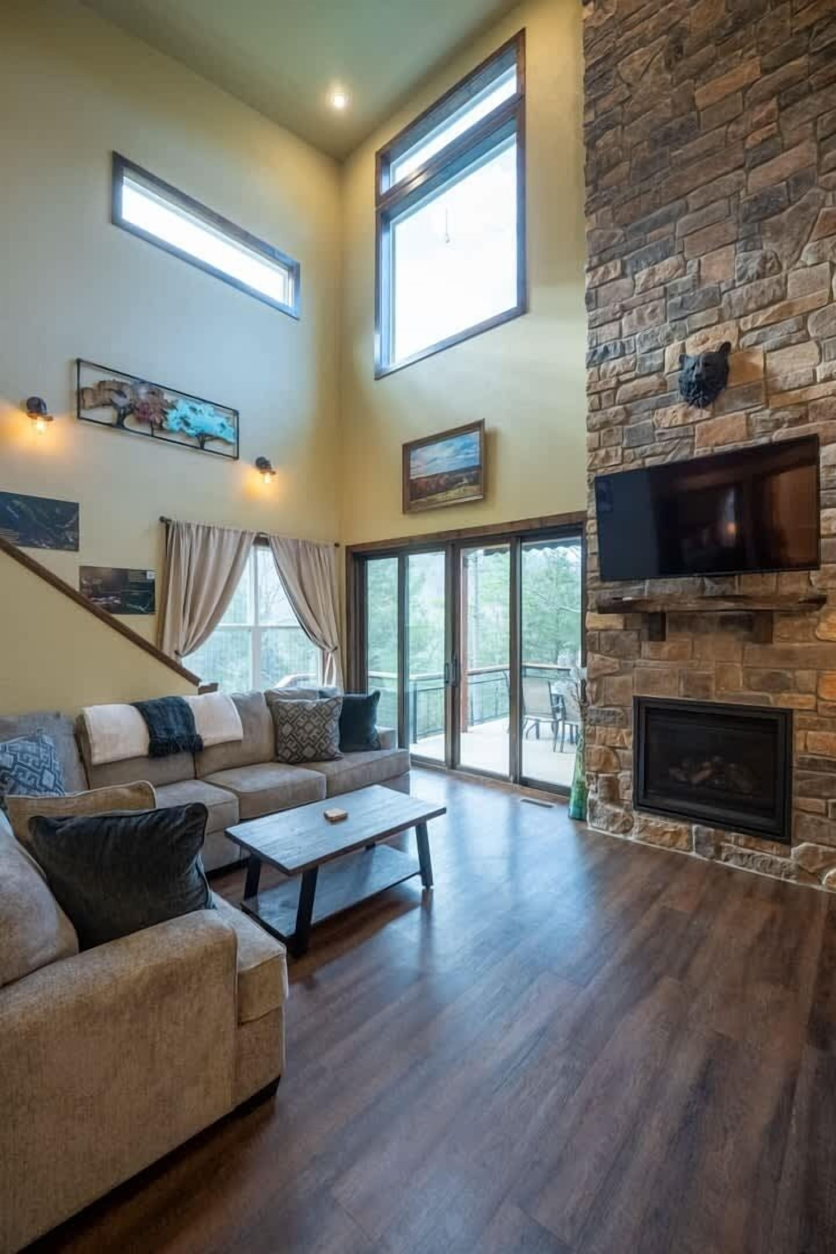 Your Home For The Holidays! Private Hiking Trails - Eureka Springs, AR