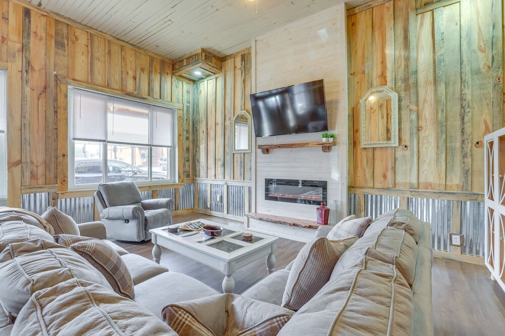 Downtown Lineville Vacation Rental ~ 10 Mi To Lake - Cheaha State Park, Delta