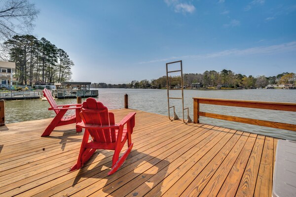 Lakefront New London Home: Dock, Fire Pit + Views! - Tuckertown Reservoir, NC