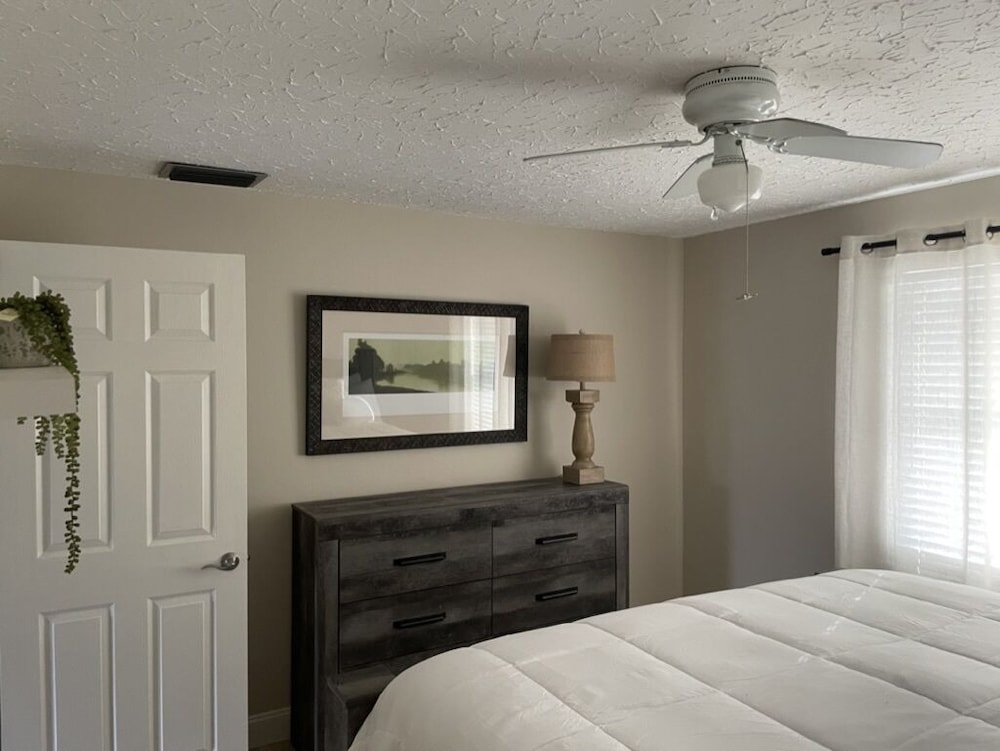 Charming Cottage Near The Lakefront In Kissimmee. Walking To Downtown Amenities. - Kissimmee, FL