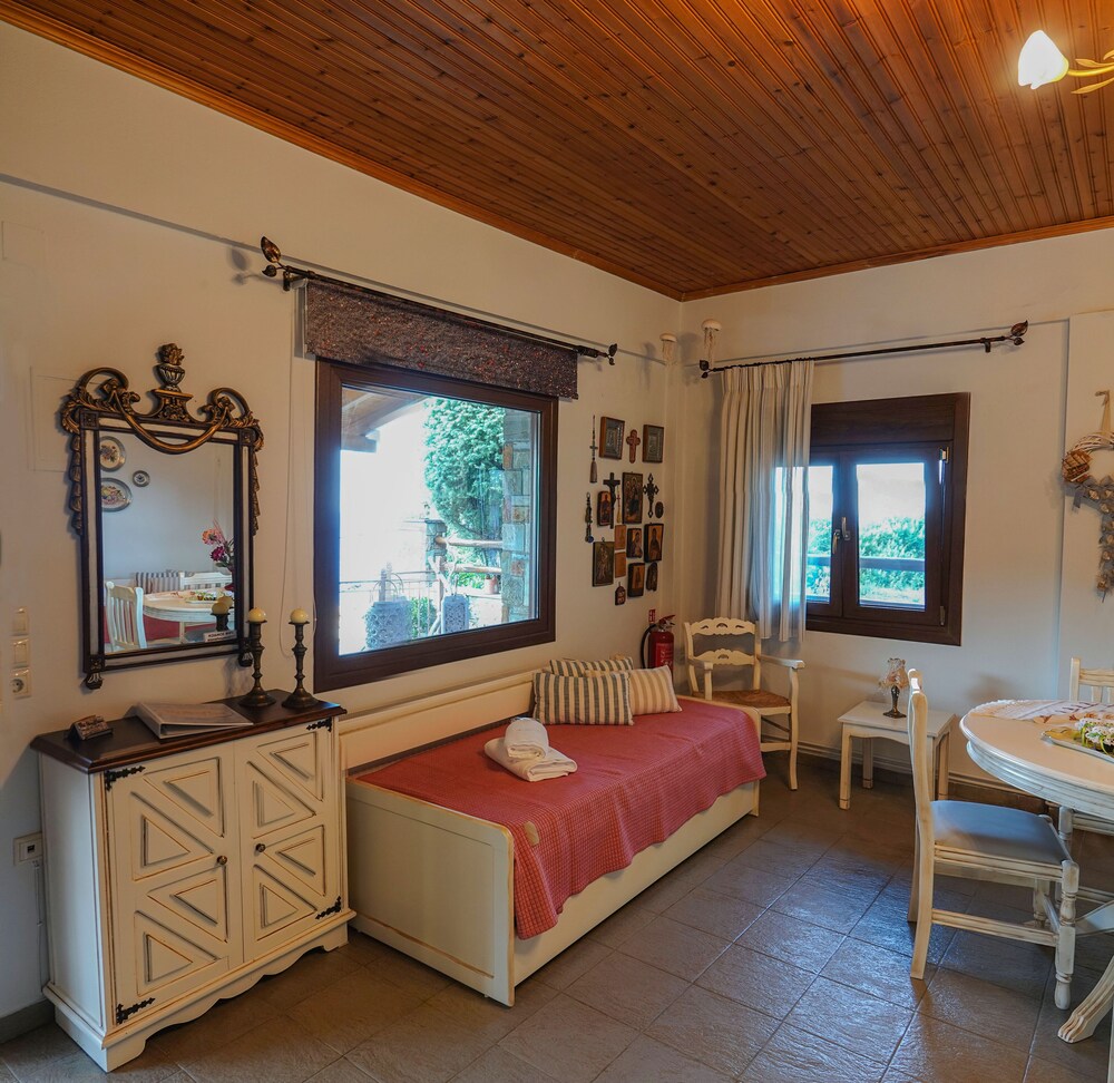 The StoneHouse -Family sized house w/ great view that combines sea ...