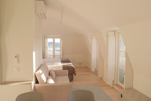 Apartamento Deluxe, vista para o rio | 1 quarto, roupa hipoalergénica, secretária, quartos insonorizados 