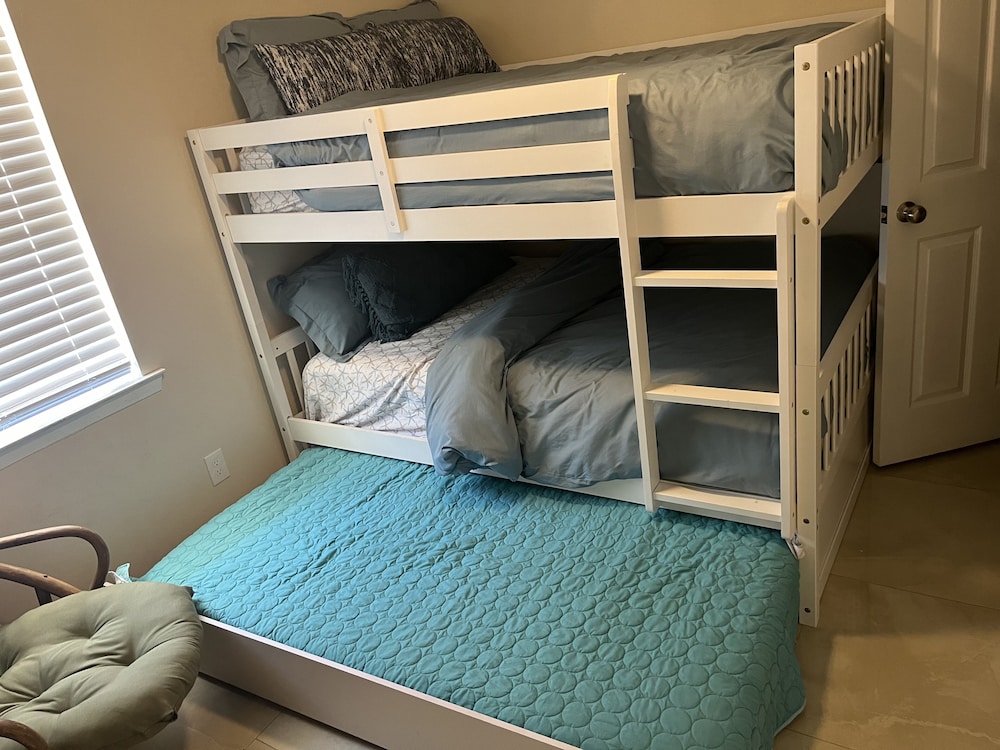 Gulf Breeze Getaway! - Pensacola Beach, FL