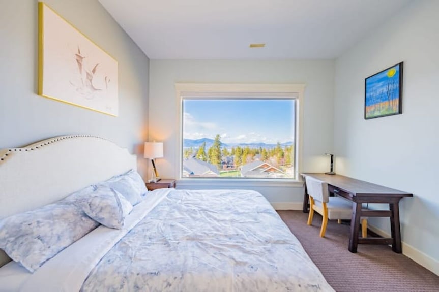 Legal Lakeview 2-bed 2-bath Entire Suite - Kelowna