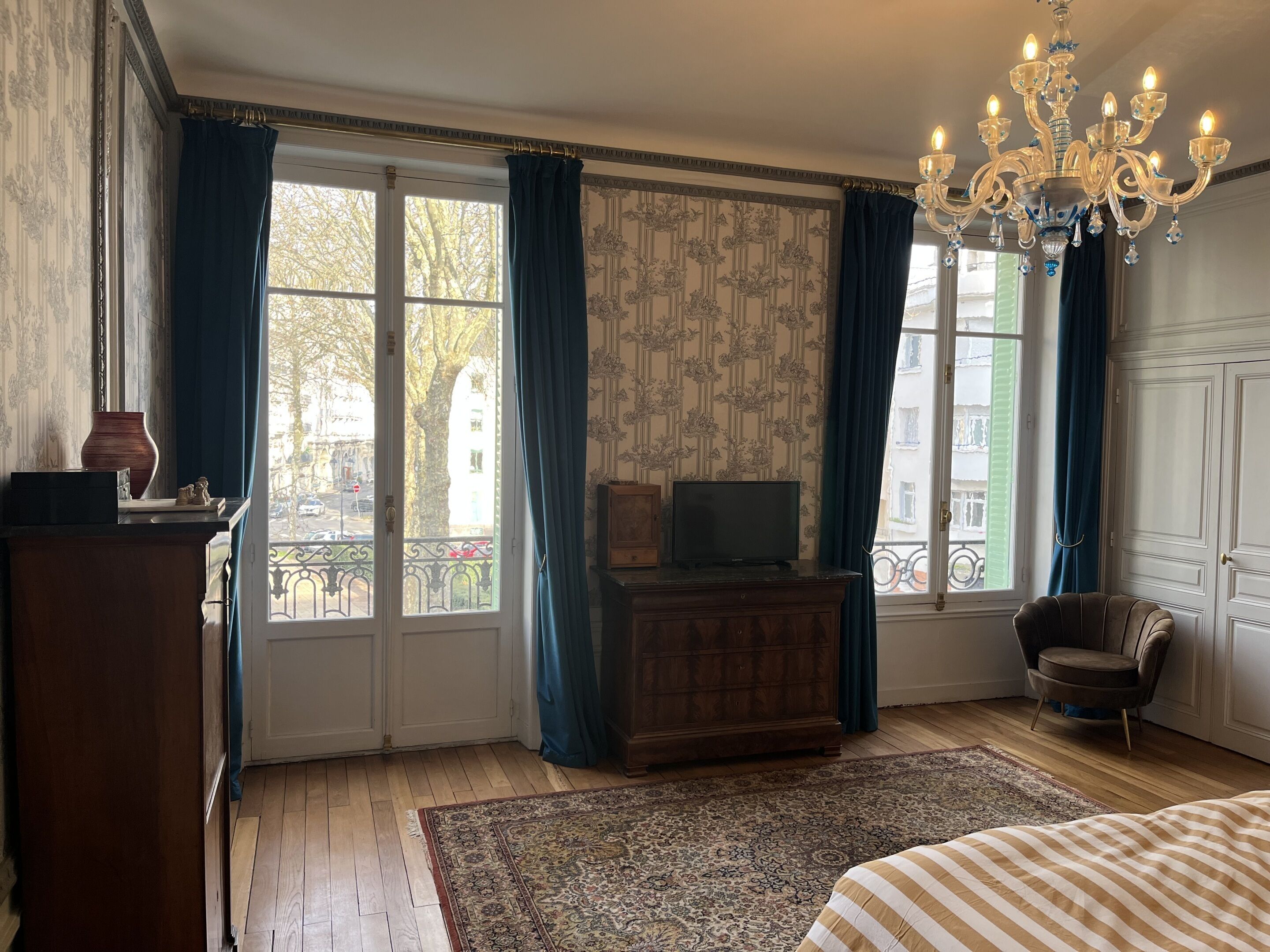 Vivaldi Suite, 2 Bedrooms, Balcony Overlooking Squ - Vichy