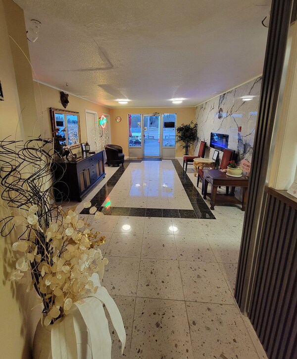 Grizzly Motel - Alberta