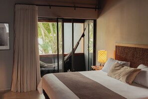 Suite Design, 1 cama king-size, varanda | Minibar, cofre no quarto, com decoração personalizada, secretária 