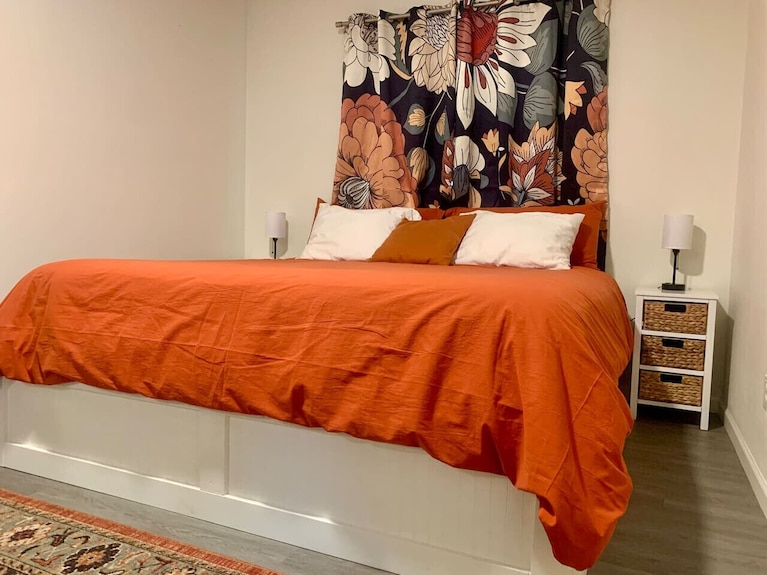 Downtown Studio - Scarlet - Moscow, ID