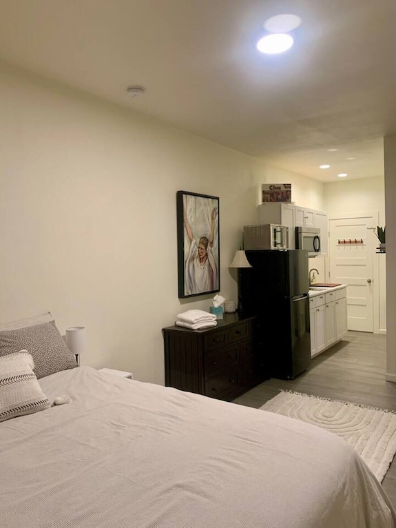 Downtown Studio - White - Moscow, ID