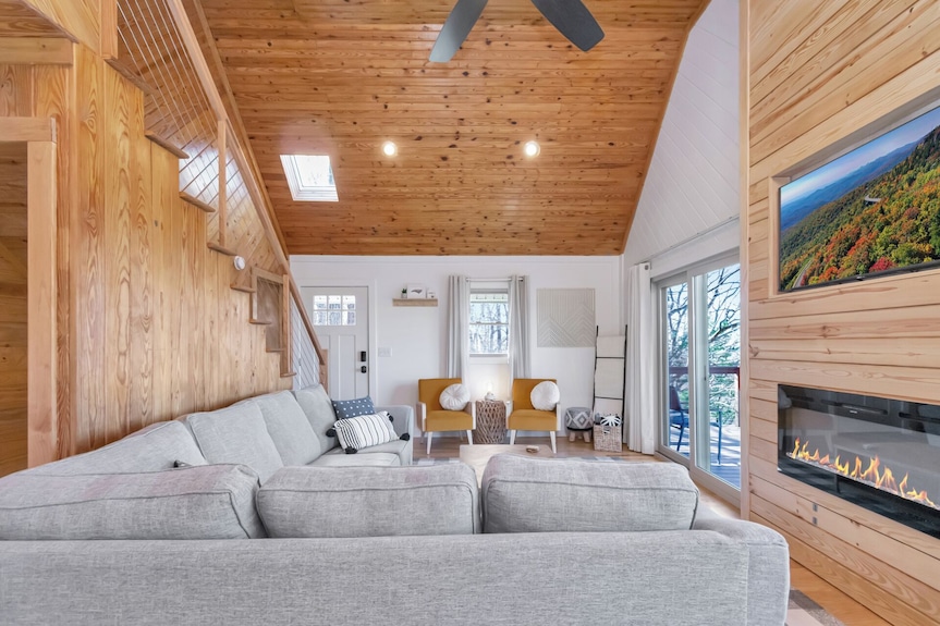 Calling Me Home- Hot Tub,arcade And Game Room, Outdoor Dining, Close To Blowing Rock! - Blowing Rock, NC