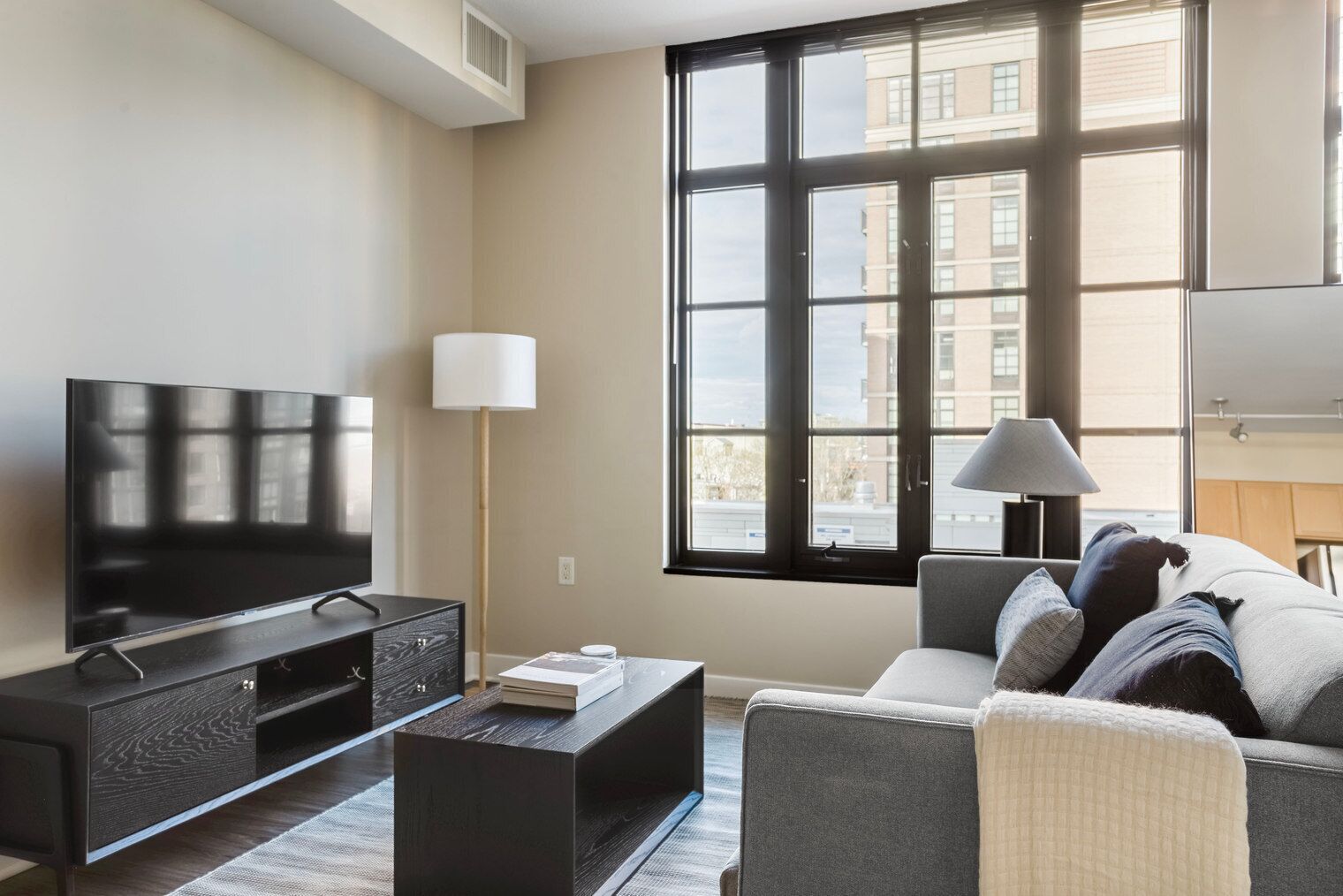 Trendy Mount Vernon Studio W/ Yoga & Game Room, Nr Arena, By Blueground - Arlington, VA