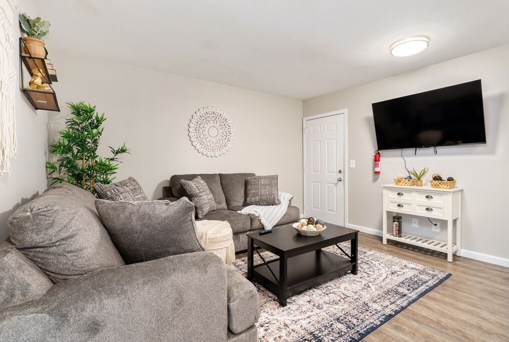 Stylish Boho Themed 2 Bedroom Near Osu - Ohio