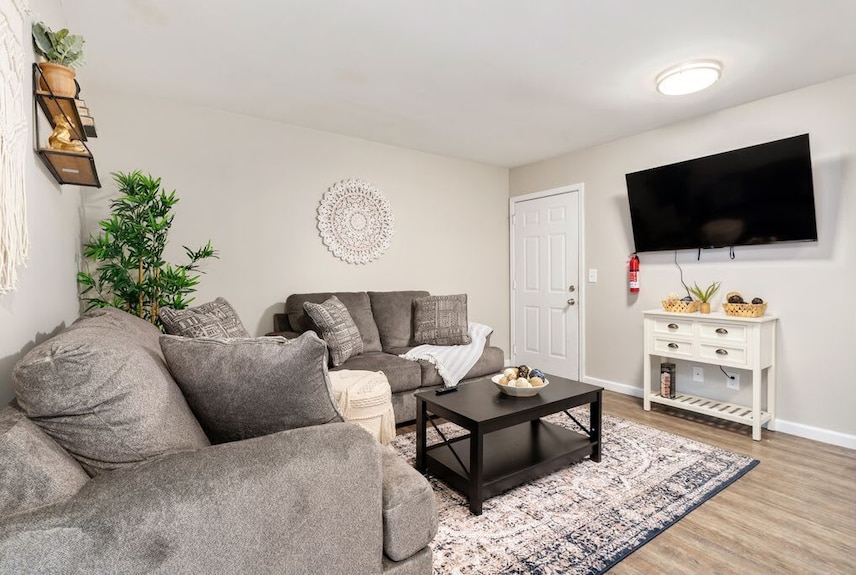 Stylish Boho Themed 2 Bedroom Near Osu - Ohio