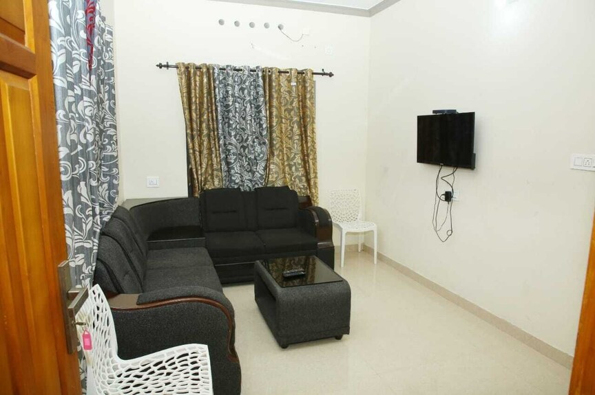 Green Villa Residency Located In Ponekkara Edapally,1km From Lulumall - Kochi