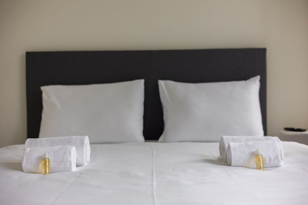 Urban Oasis With Queen Bed And City View (Be-44) - Zurich, Switzerland
