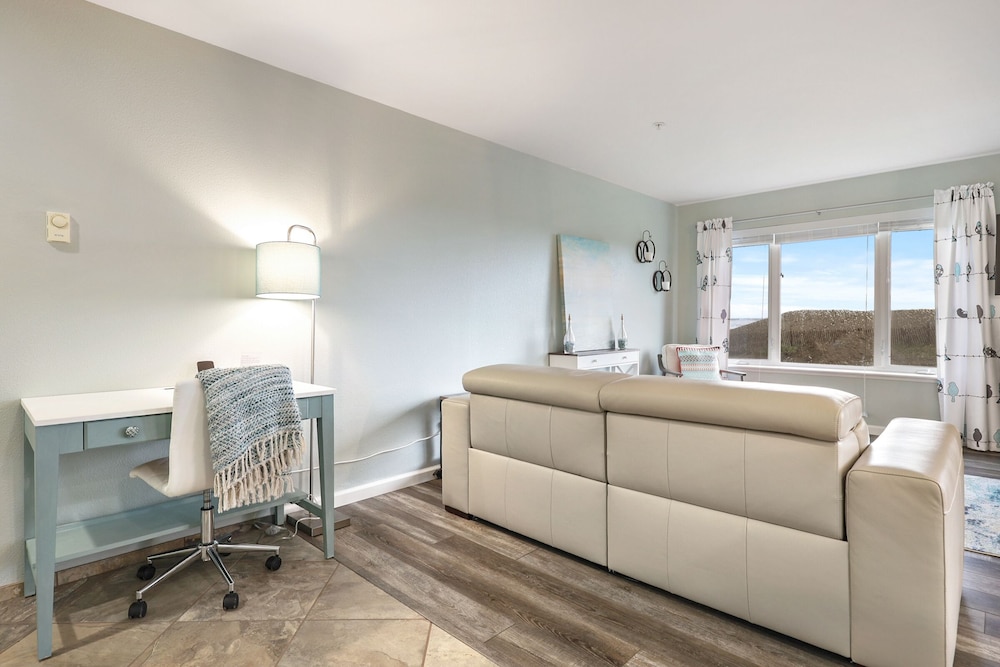 Beautiful 1-Bedroom Oceanfront Condo - Dogs are welcome! - Westport | Vrbo