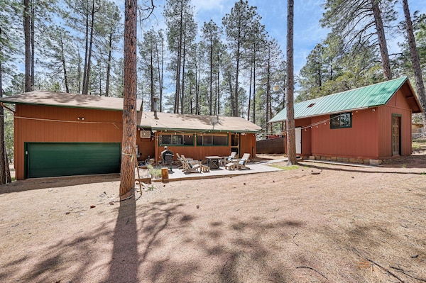 Forest Views & Fire Pit: Cozy Pine Cabin - Pine, AZ