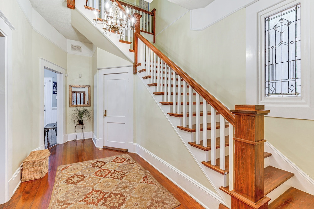 Walk To Downtown: Historic Home In Mobile - Mobile, AL