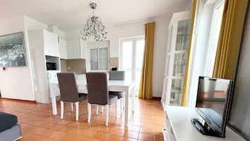 Suite Superior, vista para o mar | Kitchenette privada | Minifrigorífico, um micro-ondas, uma placa de cozinha