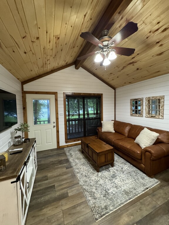 Beautiful, Cozy Lakehouse W/ Guesthouse, Amazing Outdoor Living & Boathouse! - Splash Pad, Pittsburg