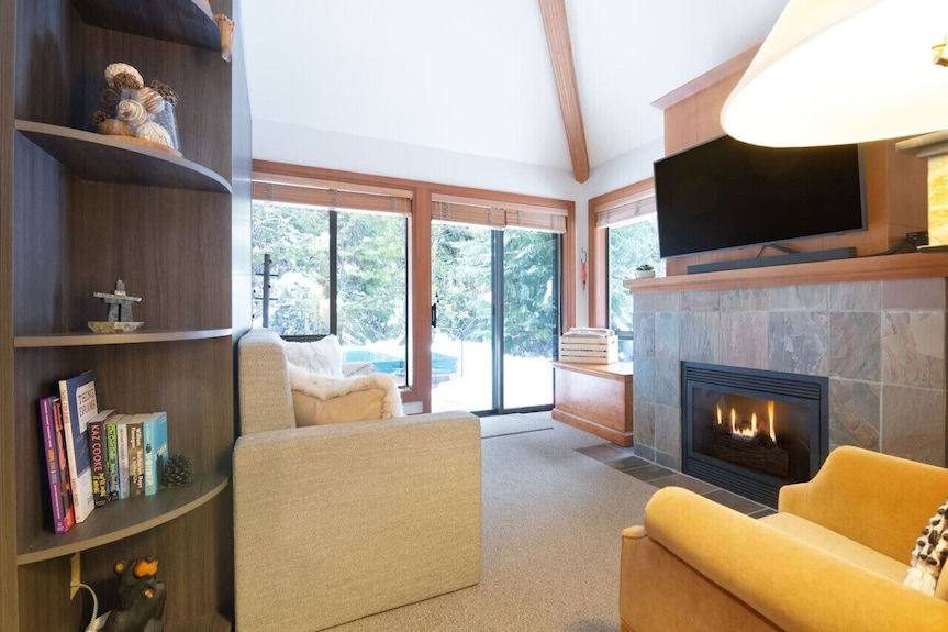 Stunning 4br Chalet W/ Private Hot Tub & Garage! - 휘슬러