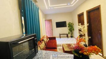 Suite Deluxe, 2 quartos, banheira de hidromassagem, vista para a montanha | Sala de estar