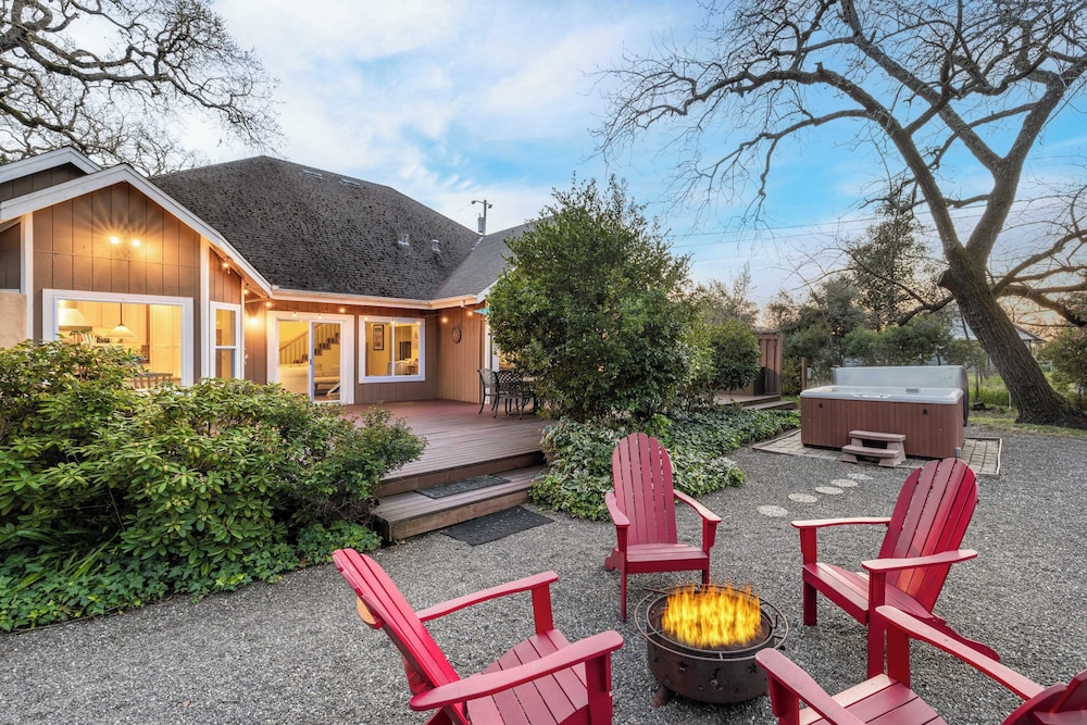 Valley Of The Moon By Avantstay Tranquil Escape, Large Yard W/ Hot Tub & Fire Pit - Santa Rosa, CA