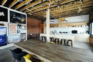 Loft Signature, várias camas | Cozinha privada | Uma cafeteira/bule, uma chaleira elétrica 