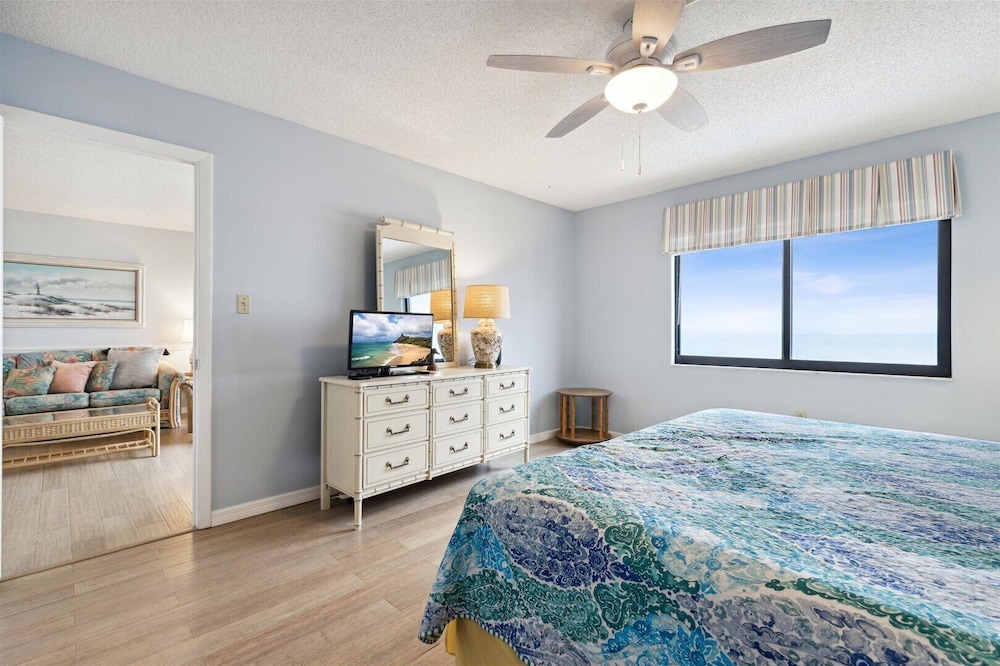 Wake Up To Waves 2br Oceanfront Haven W/ Florida Charm - Cape Canaveral, FL