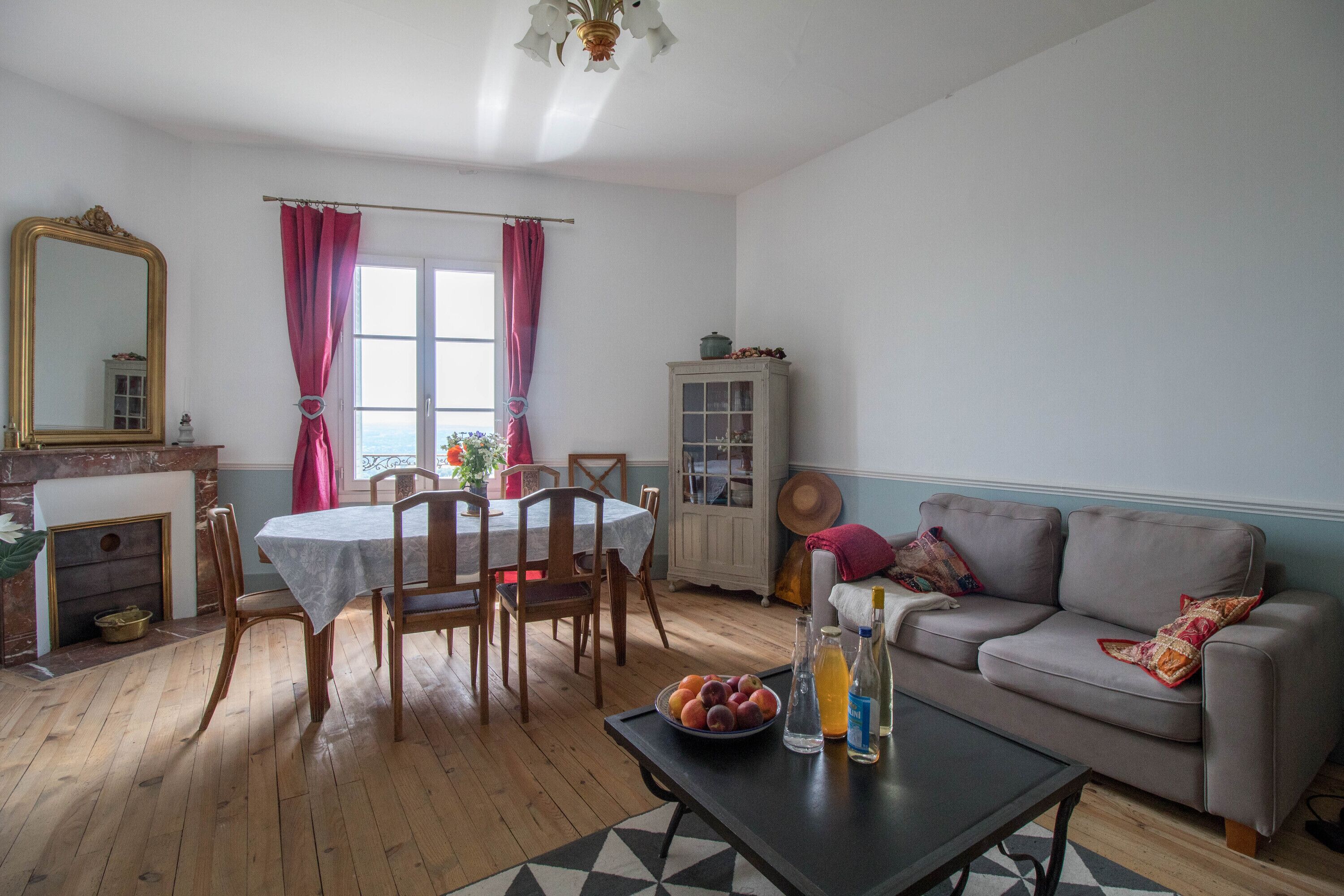 Maison De Campagne "Les Hauts De Thiers" Avec Vue Sur La Montagne, Jardin Privé Et Wi-fi - ibis Budget Thiers