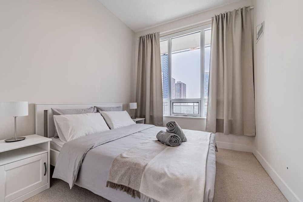 Comfort Stay - 2br Suite - Free Parking - Cn Tower View - Toronto