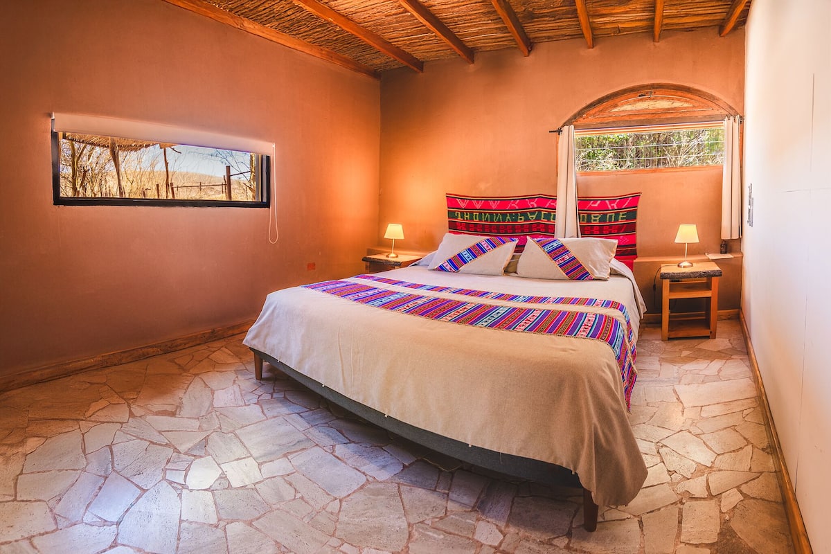 Quarto Duplo Superior | 1 quarto, com decoração personalizada, com mobília individualizada